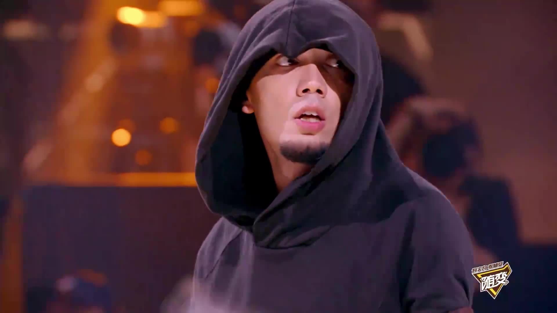 实力回击质疑！AThree的现场《不是很坏的一天》来了！最后输给大魔王小白！|不是很坏的一天_新浪新闻