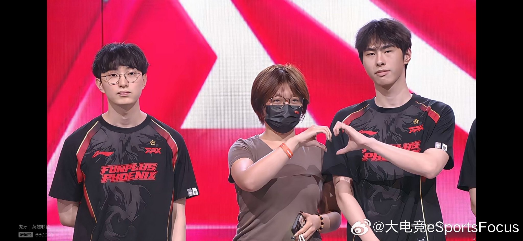 Zdz：祝小刘找到好的工作不要到处漂泊了 小刘：我祝你也是！|fpx_新浪新闻