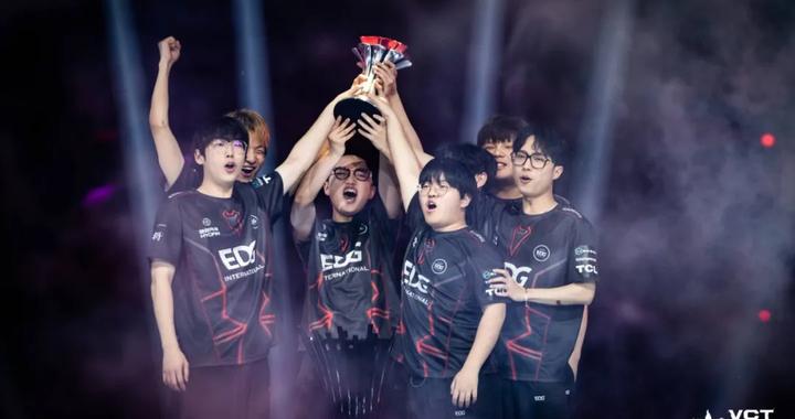 在现场｜EDG加冕年度总冠军，CN瓦元年绽放“花火”|无畏|契约|电竞_新浪新闻