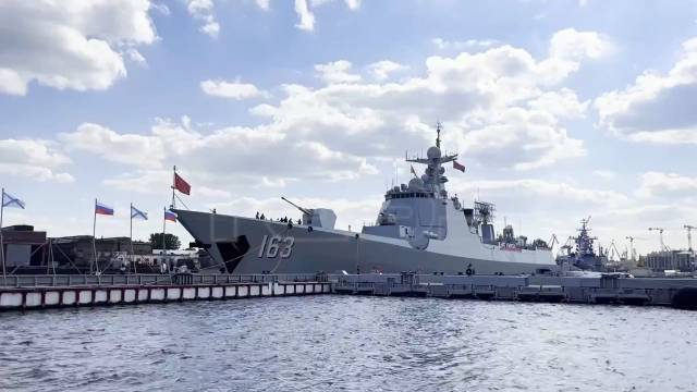 中国人民解放军海军 052D 型驱逐舰焦作舰（163）抵达圣彼得堡|中国人民解放军|焦作市|圣彼得堡_新浪新闻