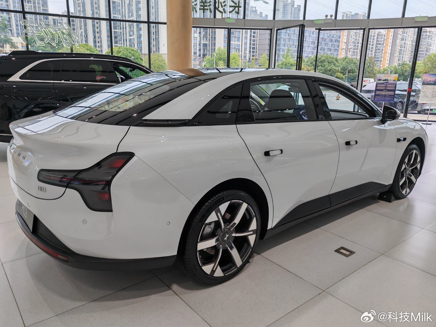 来小鹏线下店摸了一下Mona M03，这车做得真不错-新浪汽车