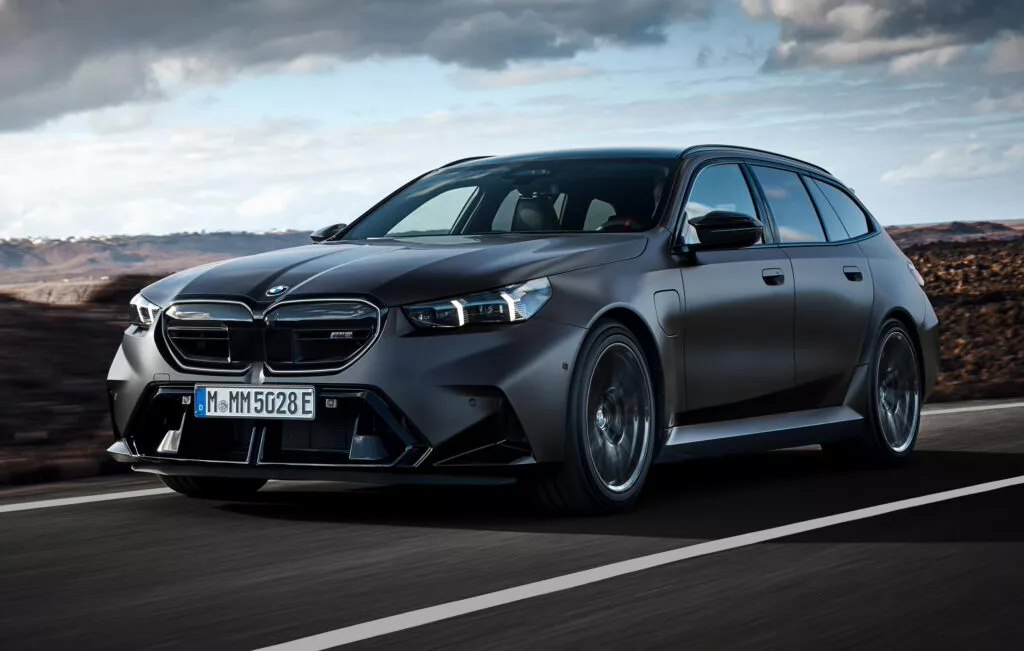 性能与实用兼备：2025 款宝马 M5 旅行版发布，4.4T V8 插混动力|混动|旅行版|宝马_新浪新闻
