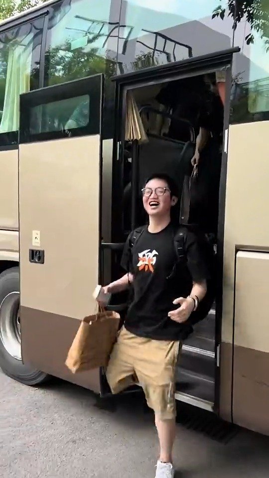 王者归来！Zmjjkk回国：这一次属于我的冠军 拿回来了！ 康神回归_新浪新闻