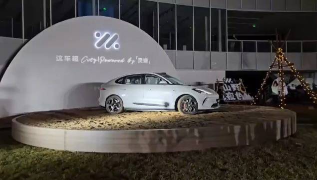 智己LS6原地掉头的视频这不就来了？|汽车资讯|中高级车|新能源_新浪新闻