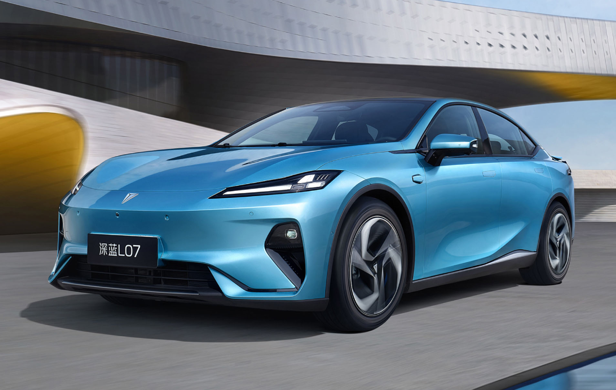 深蓝 L07 车型亮相成都车展：搭载华为乾崑智驾|IT之家|华为|续航_新浪新闻
