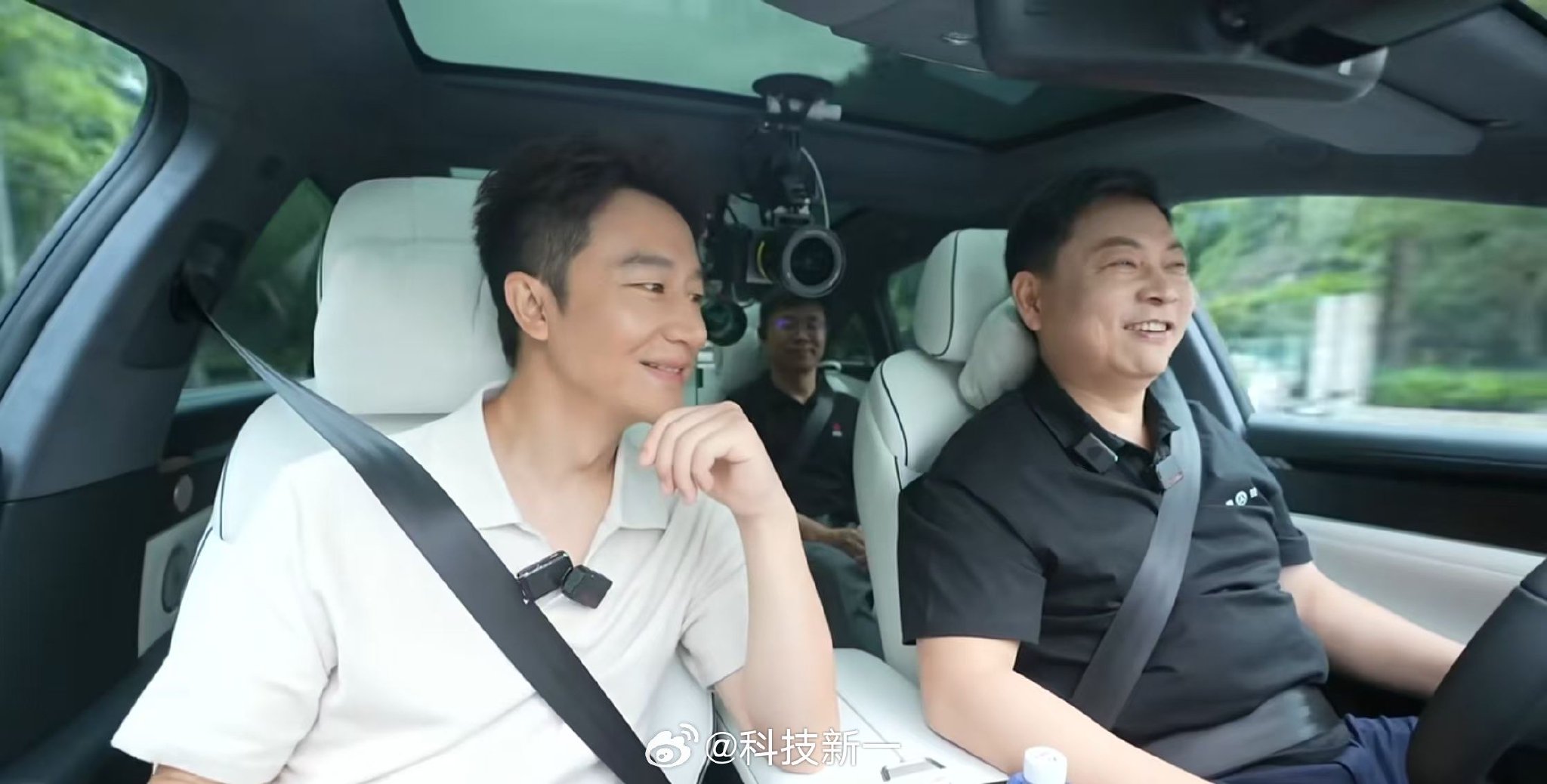 享界S9的明星车主黄轩体验HUAWEI ADS3.0高阶智能驾驶了…-新浪汽车