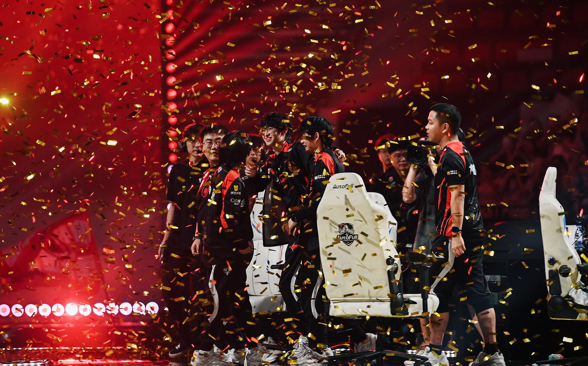 成都AG超玩会力克苏州KSG，夺得2024王者荣耀职业联赛夏季赛冠军|成都AG超玩会|总决赛|KPL_新浪新闻