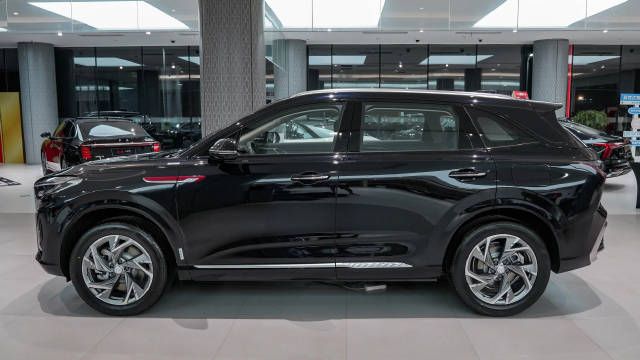 红旗HS3 PHEV到店，1.5T插混，续航1100KM，支持3.3KW对外放电|汽车资讯|国产|新能源_新浪新闻