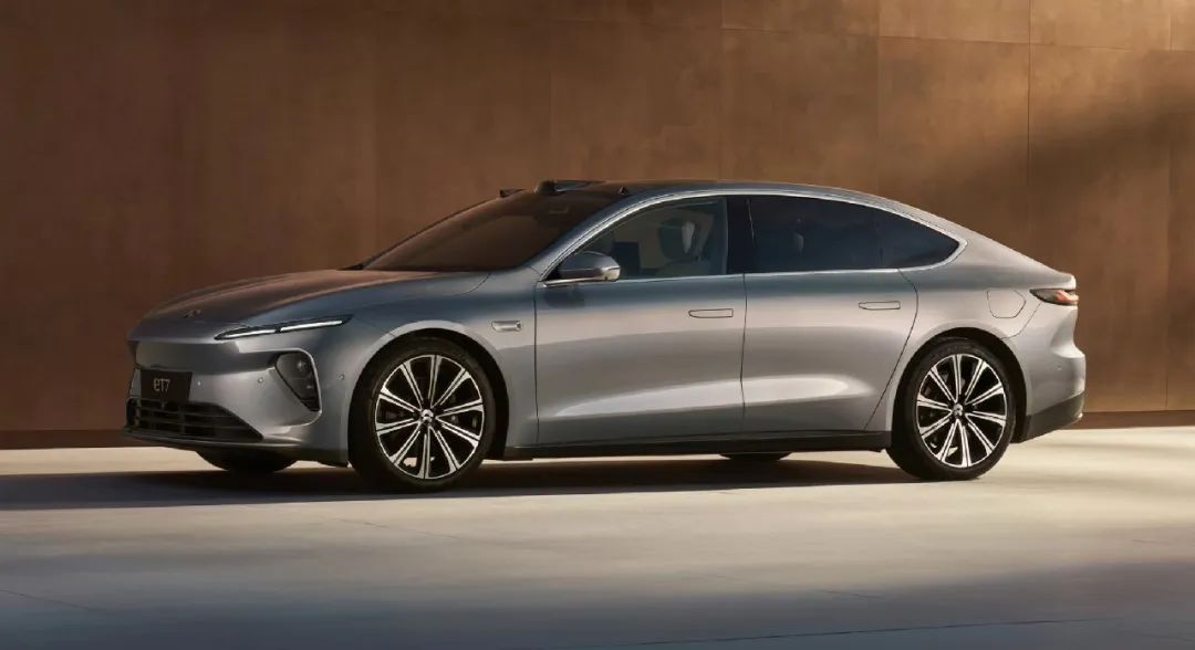 蔚来 ET7 2024 行政版汽车获推 Banyan 榕 3.0.0 系统升级|蔚来|行政版|系统升级_新浪新闻