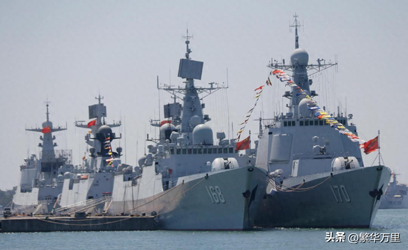 同框对比，比驱逐舰更宽，054B型护卫舰，排水量到底有多大？|052B型驱逐舰|054A型|驱逐舰_新浪新闻