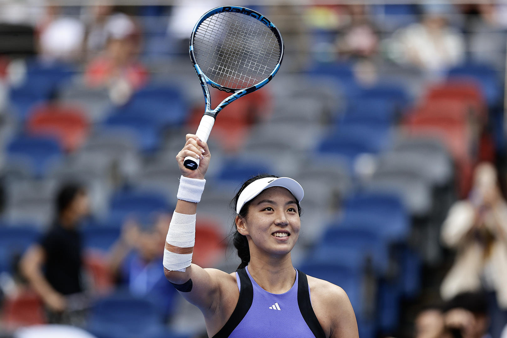 鏖战170分钟，王欣瑜首进WTA1000赛4强，武网半决赛有望上演中国德比|王欣瑜|半决赛|保利尼_新浪新闻