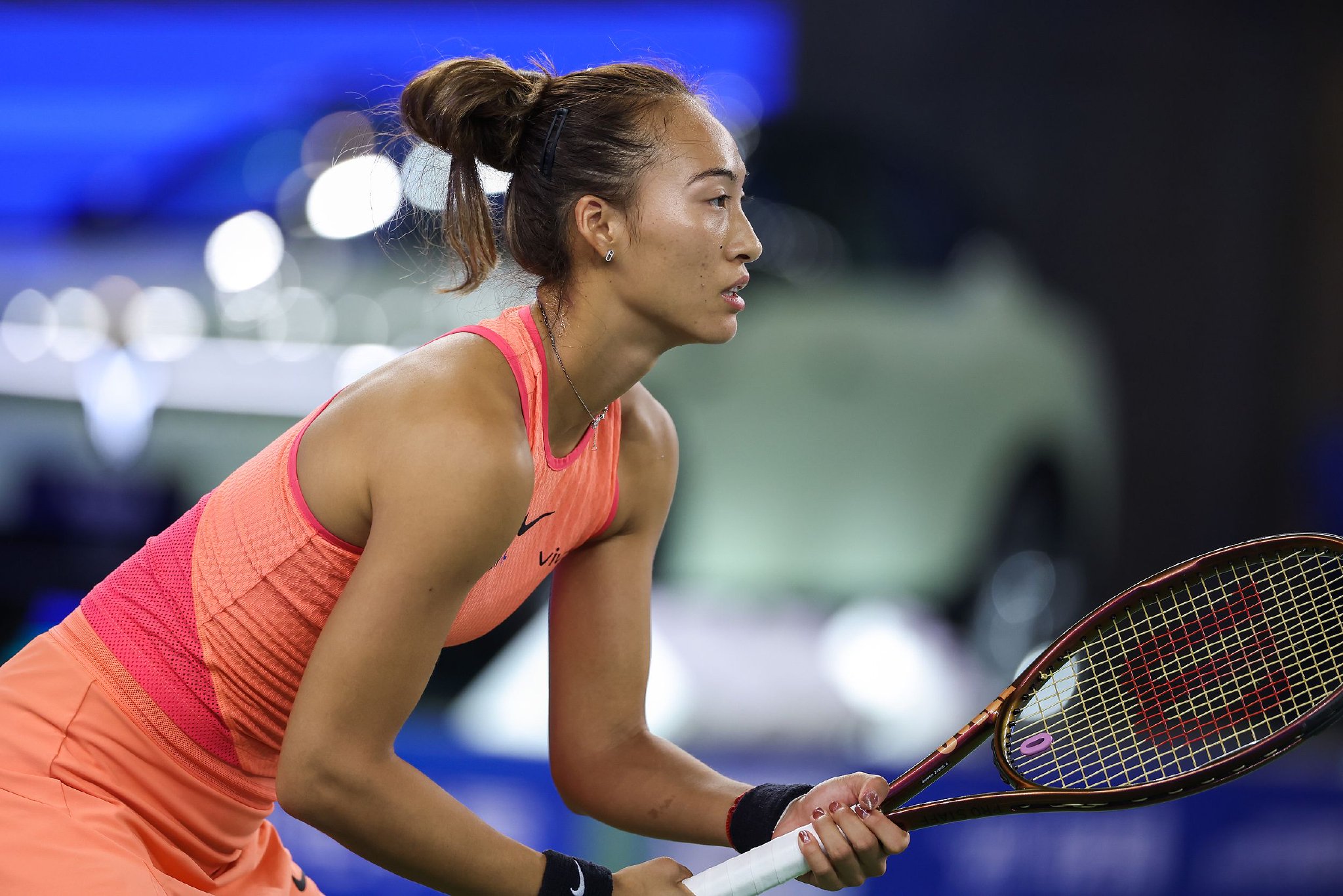 2比0赢下中国德比，郑钦文生涯首进WTA1000赛事决赛|郑钦文|王欣瑜|半决赛_新浪新闻