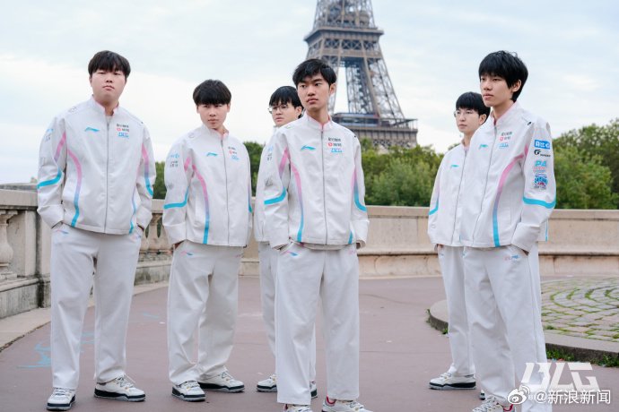 BLG顺利晋级四强|blg|英雄联盟全球总决赛|lpl_新浪新闻