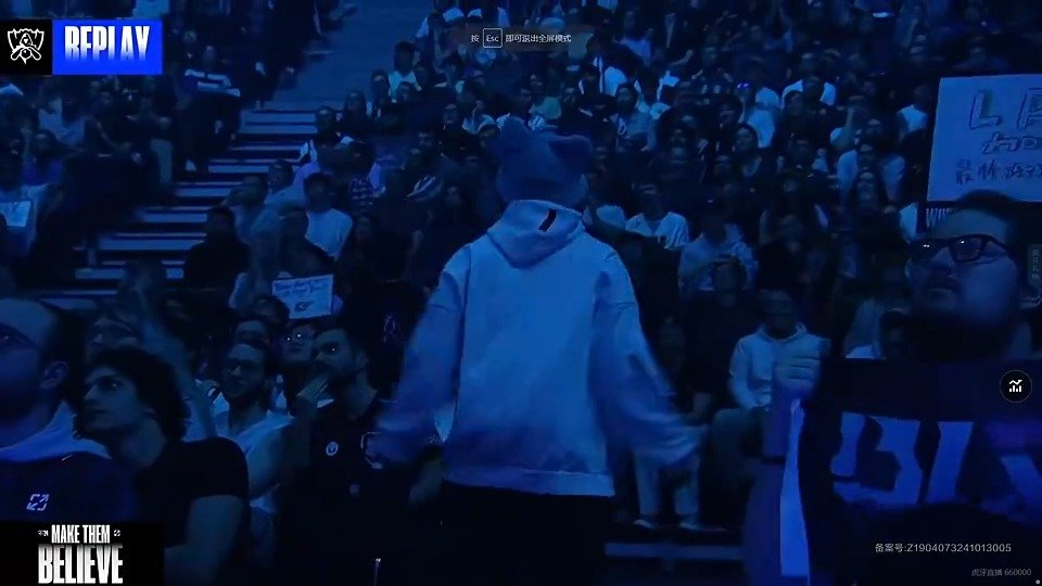 都给我欢呼🙌BLG团战大胜之后，现场BLG粉丝调动现场观众气氛！_新浪新闻