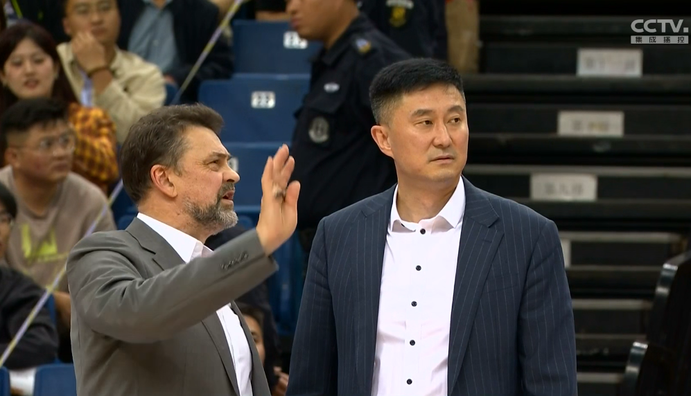 CCTV5直播！今晚7:35，CBA巅峰对决，杜锋冲连胜，胡明轩或再爆发|CBA|胡明轩|广东男篮_新浪新闻