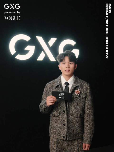 VOGUE在GXG 2024秋冬新品发布会现场偶遇@伍鹏-wp ，他正在猜我们会如何采访他|VOGUE_新浪新闻