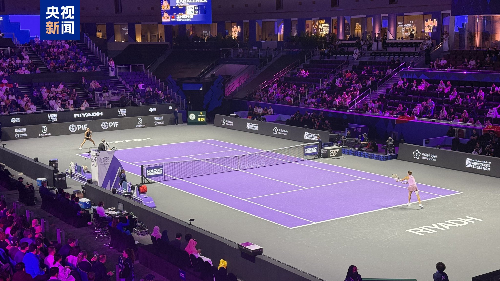 WTA年終總決賽小組賽 鄭欽文0比2不敵薩巴倫卡 - 新浪香港