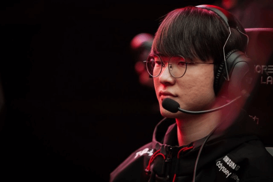 "Faker即使夺冠也会继续努力"登热搜 网友：这是真爱|Faker_新浪新闻