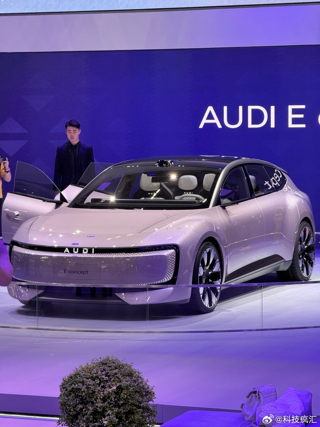 上汽奥迪在首发全新品牌 AUDI，也首次亮相AUDI E Concept概念车…-新浪汽车