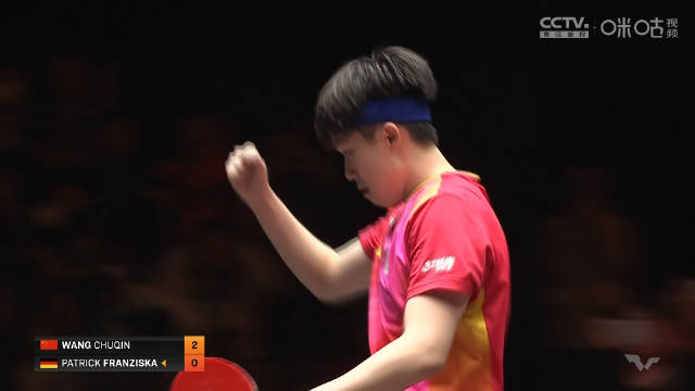 WTT福冈总决赛男单1/8决赛，王楚钦12比10再下一局，比分2比0领先对手！|WTT|王楚钦|总决赛_新浪新闻