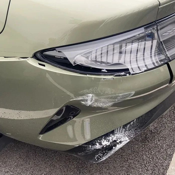 70多辆小米SU7自动泊车撞墙、撞柱！官方客服：系统BUG|自动泊车|小米|孙鹏_新浪新闻