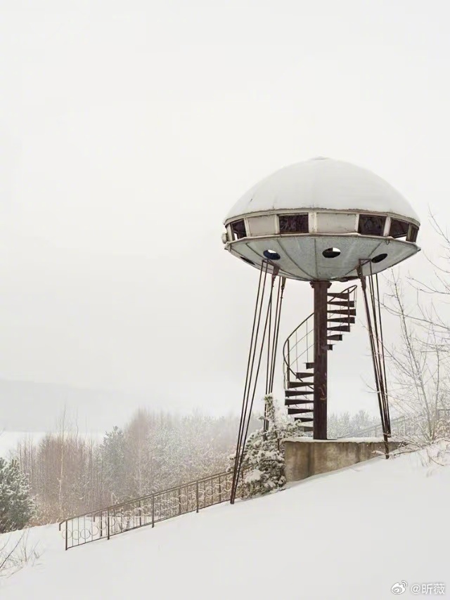 摄影师Ivan Mikhaylov 的作品充满极简主义的叙事感，通过独特简洁的画面…|极简主义|叙事|摄影师_新浪新闻