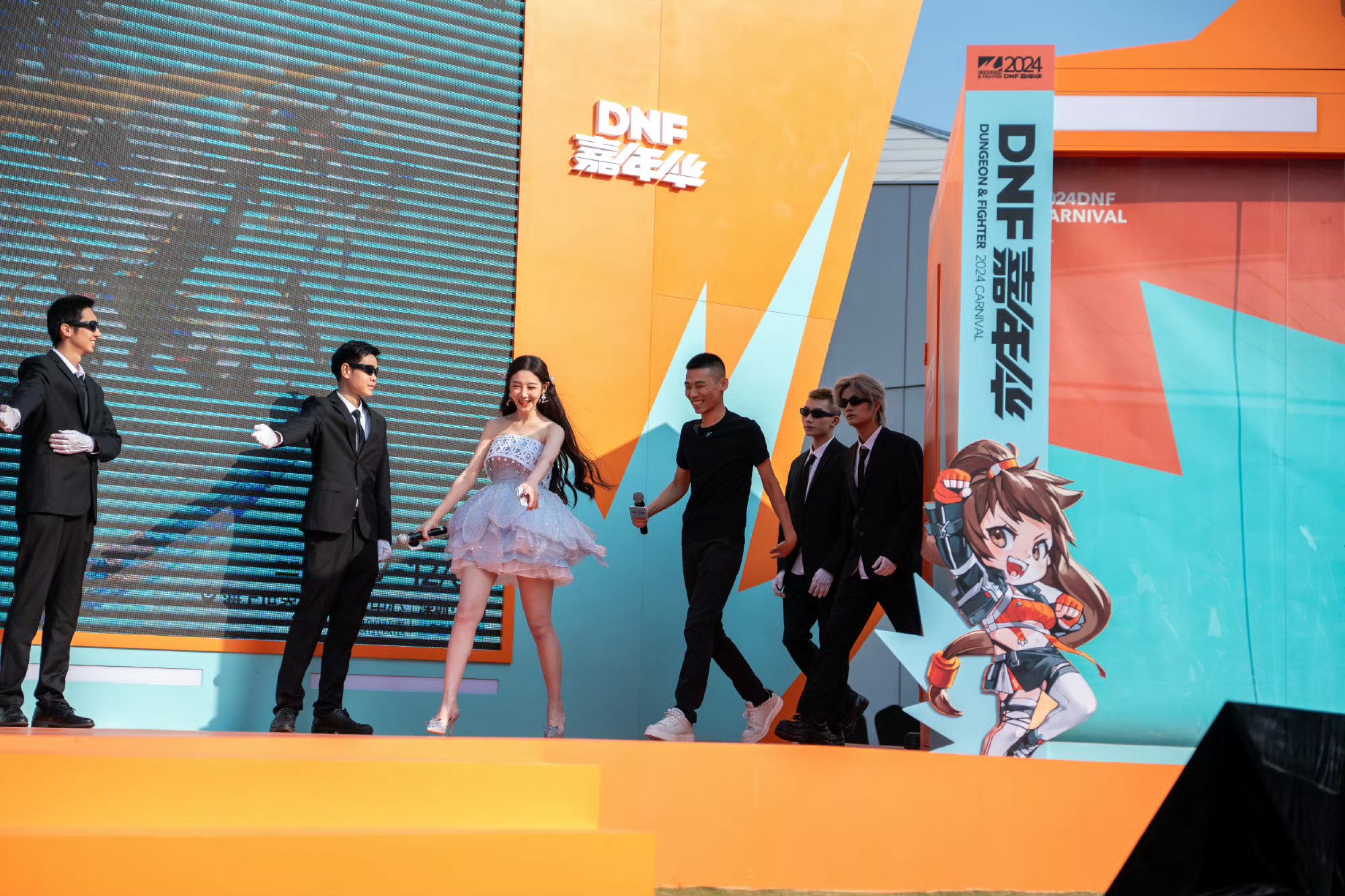 好多人啊.jpg 俺也想去现场捉猴！|嘉年华|DNF_新浪新闻