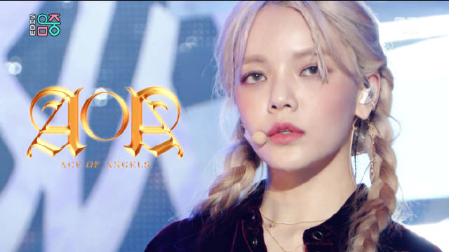 五年前的今天(191207)，AOA 快来看妖娆的月之猎人|AOA_新浪新闻