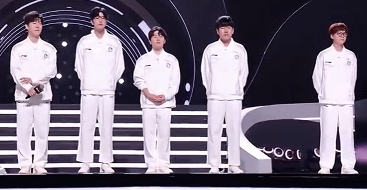 《英雄联盟》骆歆穿新IG队服亮相 真是可爱好看|ig|The Shy|英雄联盟_新浪新闻