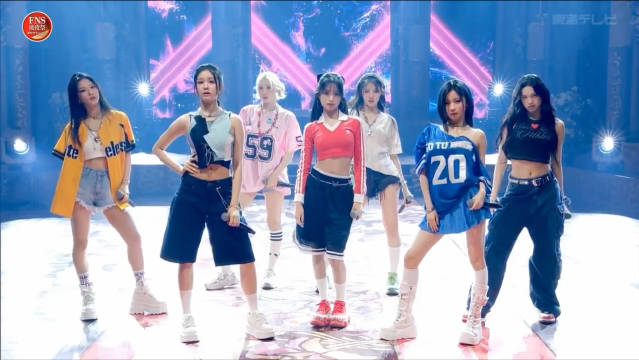 BABYMONSTER《FNS后夜祭》《DRIP》舞台视频公开，好明媚的舞台！_新浪新闻