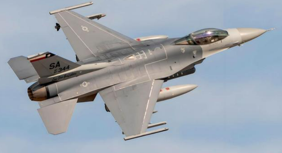 我国为什么与F16擦肩而过？不单是囊中羞涩，反而是座舱太先进没看上|F-16|F16|飞行员_新浪新闻