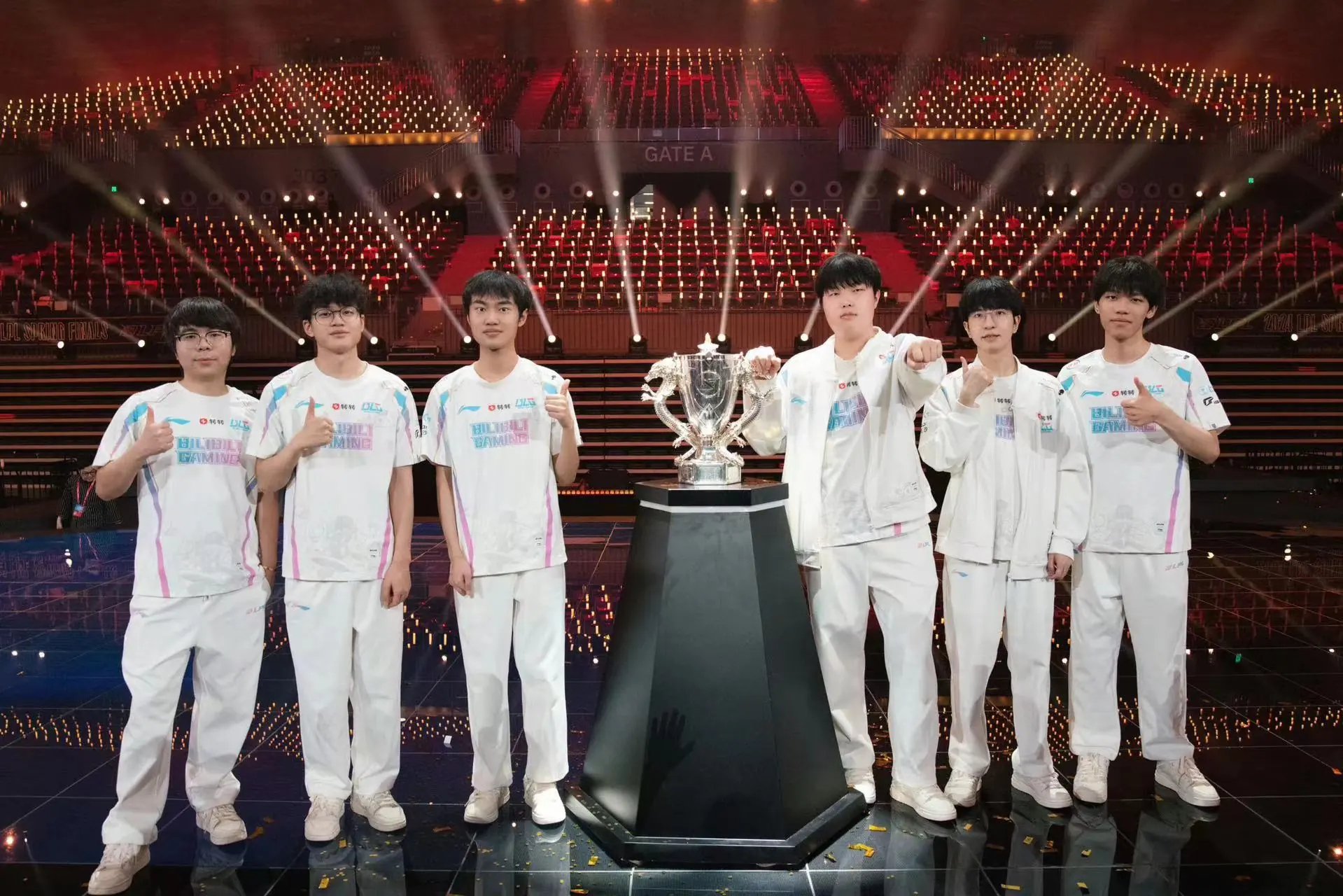 伴随着明年赛制的改革，BLG将成为最后一个LPL春夏冠军的队伍|blg|lpl|赛季_新浪新闻