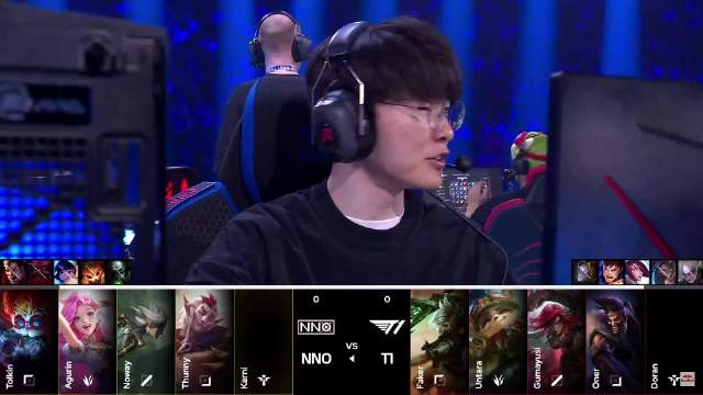 双方各派一名选手给对方BP，Faker顺理成章的坐在了对方战队的位置上 别问…|Faker_新浪新闻