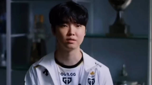 chovy 被faker 打的道心破碎了！ 直言本次世界赛让我认清了现实！_新浪新闻