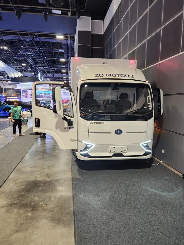 大象汽车亮相新加坡车展，借此切入新加坡、马来西亚市场|商用车|Motors|新加坡车展_新浪新闻