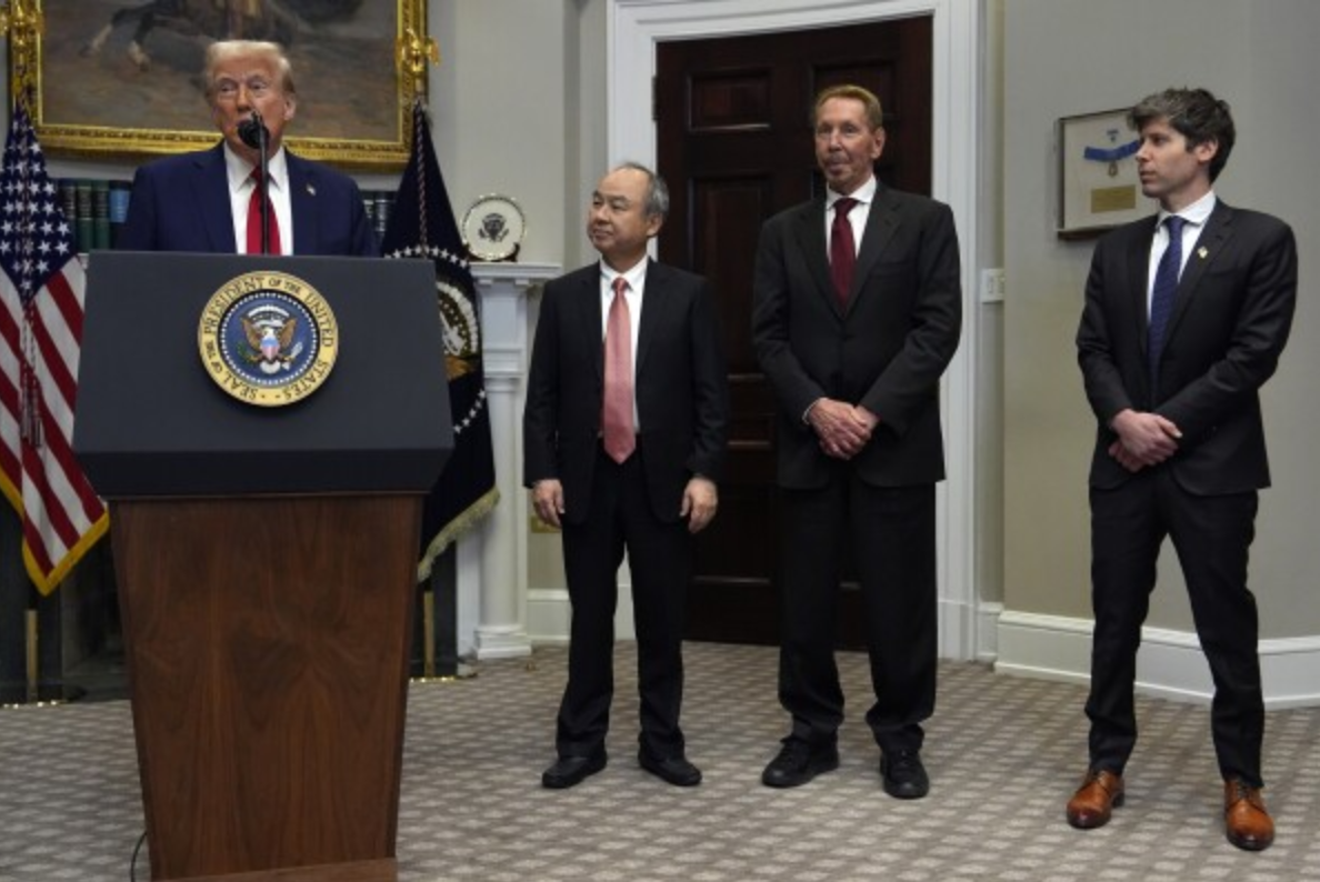 5000亿美元！特朗普宣布“星际之门”AI基建项目，三大科技巨头联手主导|特朗普|AI|美元_新浪新闻