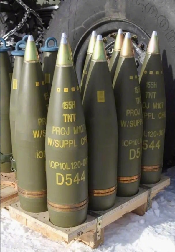 大幅度降价了！乌克兰的155mm炮弹单价从8000美元降至2400美元！|乌克兰|欧元_新浪新闻