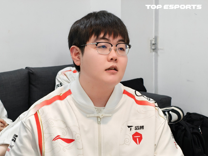 369成为LPL历史第一位在决赛里五度获得优胜的上单选手！|369|夏季赛|lpl_新浪新闻