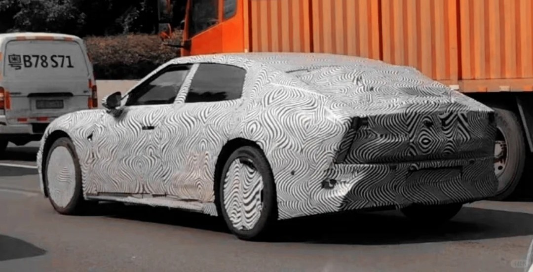 申请“P7 Ultra”商标后，小鹏代号 E29 的全新轿跑车谍照曝光|跑车|小鹏|冯擎峰_新浪新闻