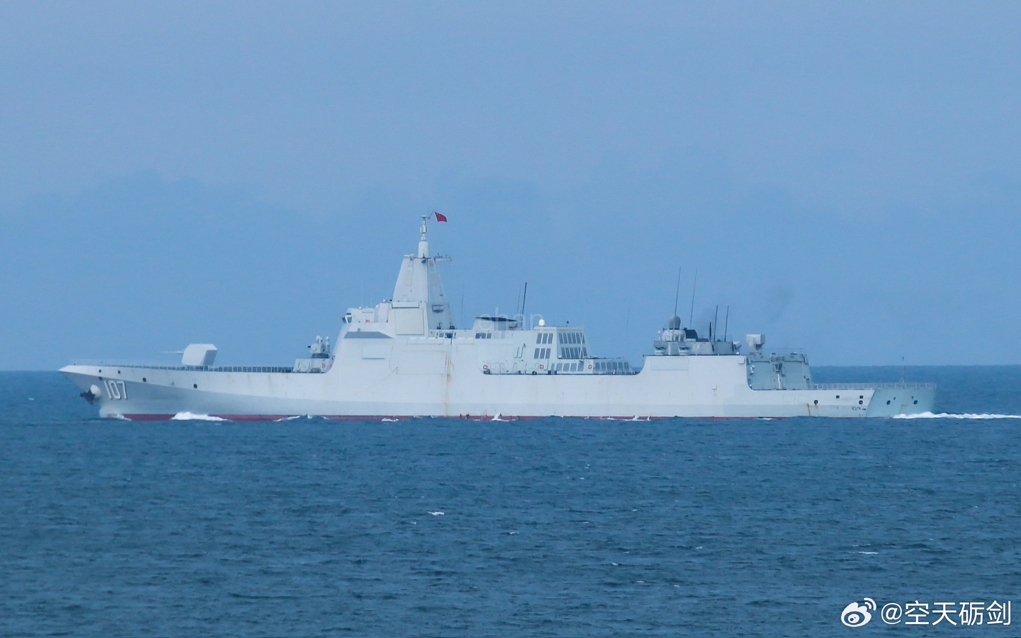 印尼摄影师拍到了穿航巽他海峡的055型万吨大驱“遵义”舰和903A型综合补给舰|巽他海峡|综合补给舰|A型_新浪新闻