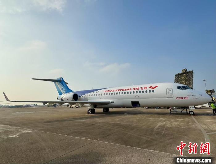 中国喷气客机首次进入老挝市场 交付老挝航空首架C909飞机|老挝|中国_新浪新闻