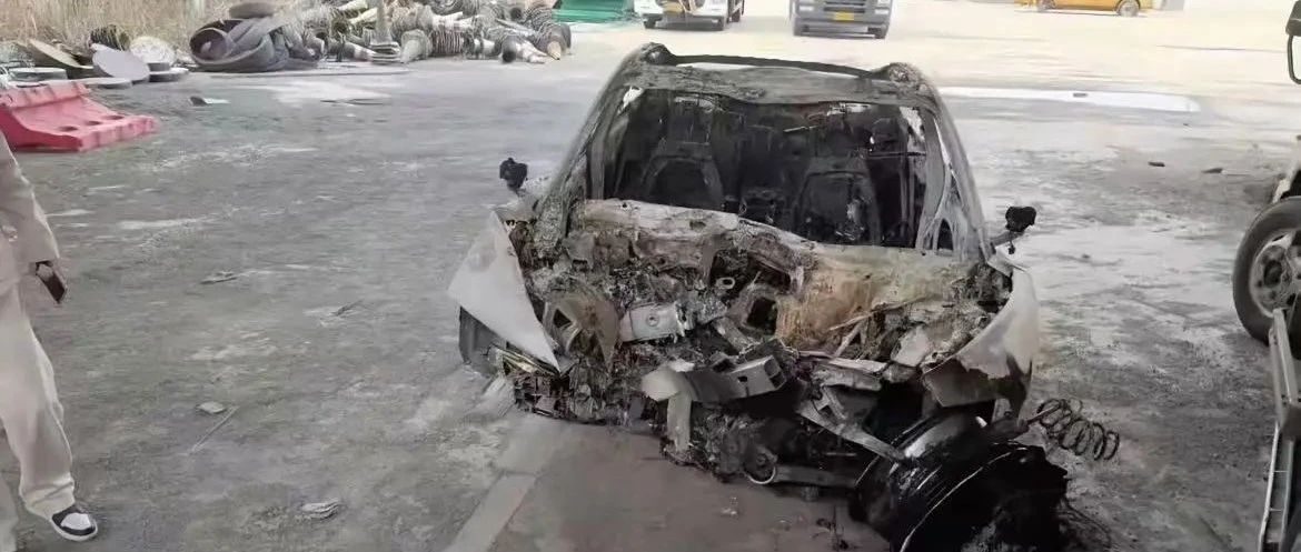 致命两秒：小米SU7碰撞爆燃事故全复盘 | 商业头条No.68|小米|事故|车门_新浪新闻