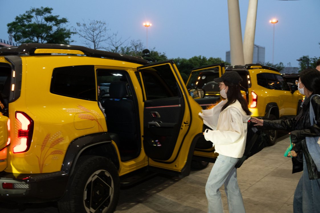 当深蓝G318无忧穿越版遇上赵今麦，一场浪漫的旷野之旅就此开启-新浪汽车