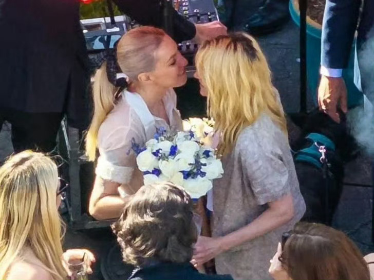 克里斯汀·斯图尔特Kristen Stewart已和相恋6年的女友Dylan Meyer正式完婚…|克里斯汀·斯图尔特|Dylan|斯图尔特_新浪新闻