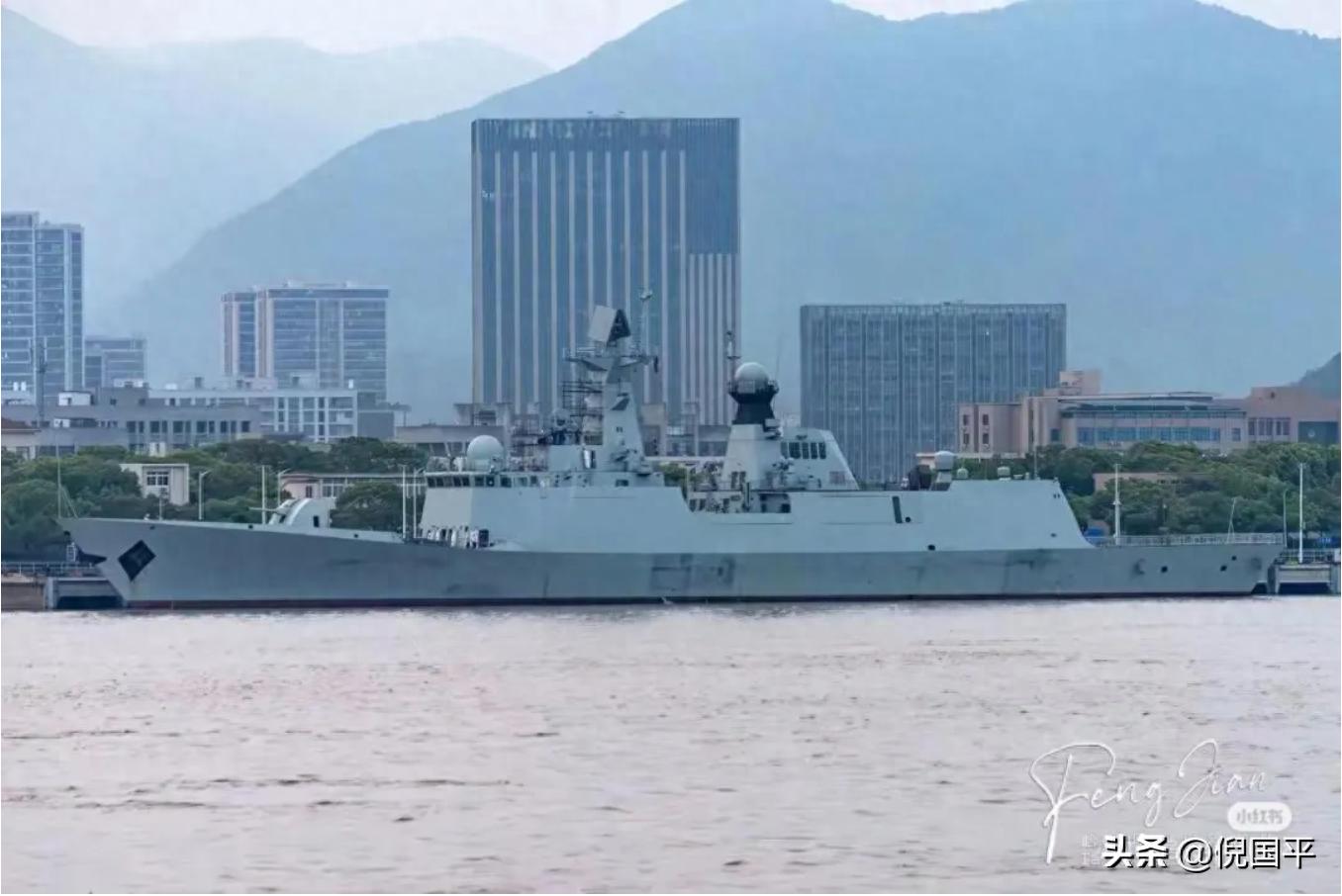 最新054A型护卫舰：搭载100毫米“馒头炮”，能起降直-20F直升机|054A型|中国海军|直升机_新浪新闻