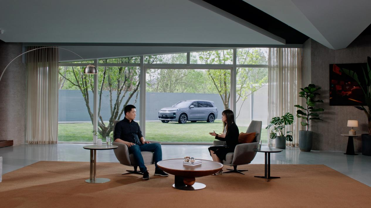 理想AI Talk第二季开启，李想揭秘VLA司机大模型的作用|理想汽车|AI|李想_新浪新闻