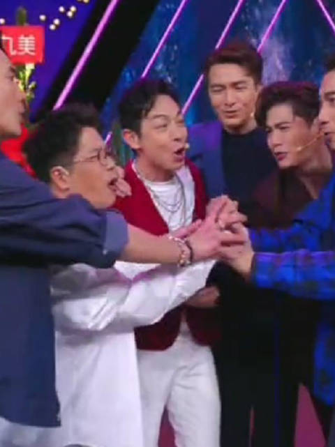 在《今晚好犀利》中，TVB经典港剧演员大合唱，网友直呼：我的童年都回来啦！|港剧|TVB|今晚好犀利_新浪新闻