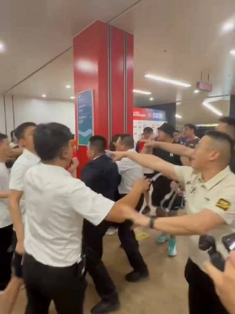 CBA总决赛G5赛后，发生了极不愉快的一幕|CBA总决赛|浙江广厦|北京男篮_新浪新闻