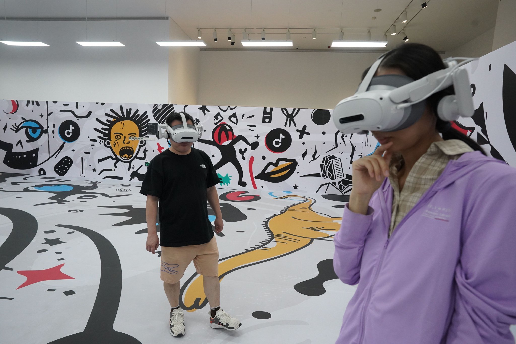 「前店後廠」，中關村互聯網3.0產業園成果落地798園區 - 新浪香港