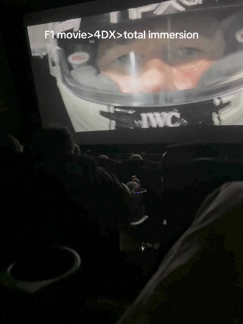 布拉德皮特新片F1狂飙飞车带火4DX观影|布拉德·皮特_新浪新闻